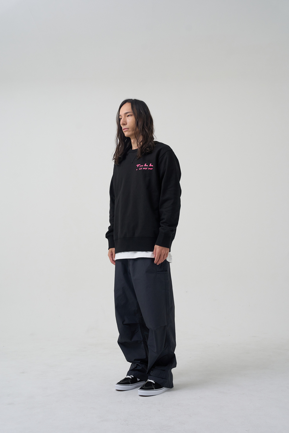 탭루덴스(TABBLUDENS) TABB Logo Crewneck Black - 사이즈 & 후기 | 무신사